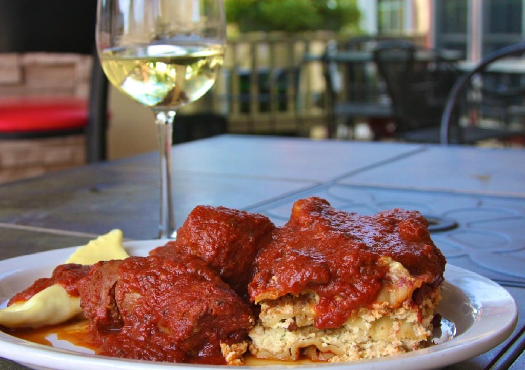 Pompilios Restaurant – Great Italian Food Since 1933